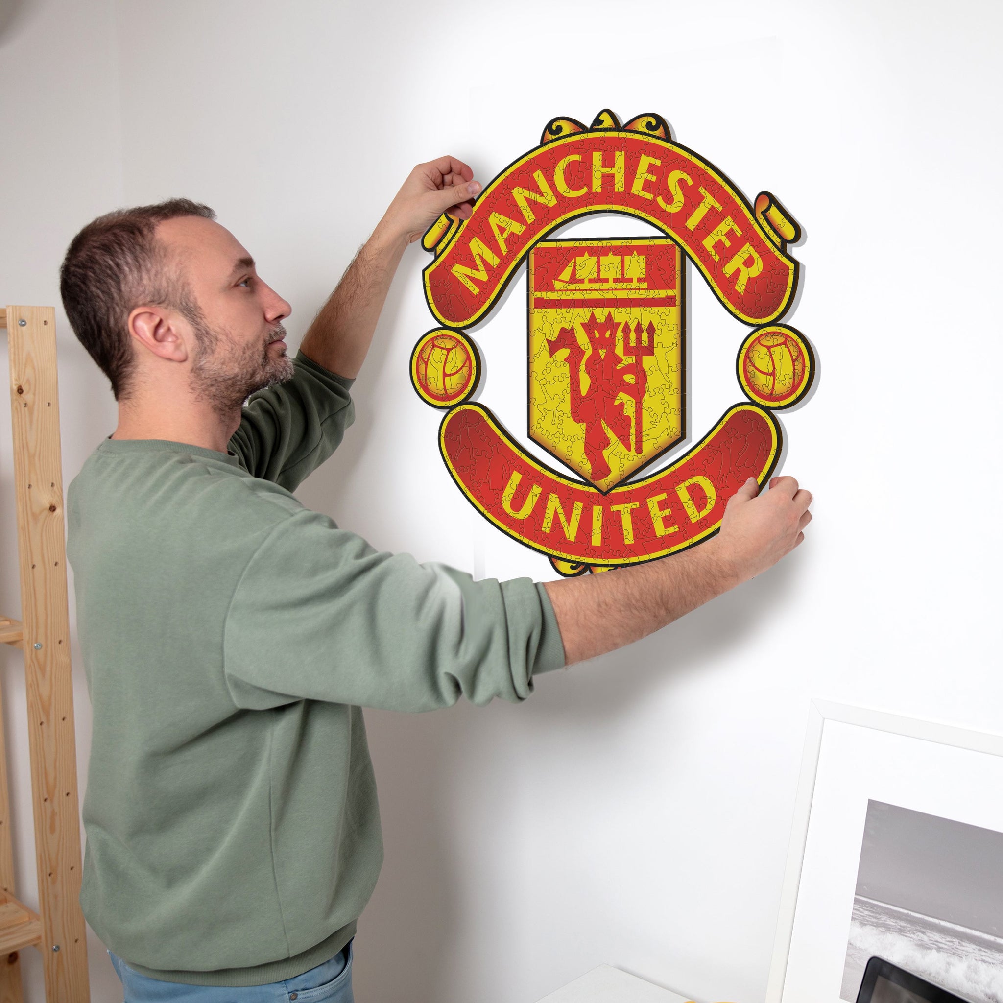 Manchester United FC® Logo - Wooden Puzzle – Iconic Puzzles