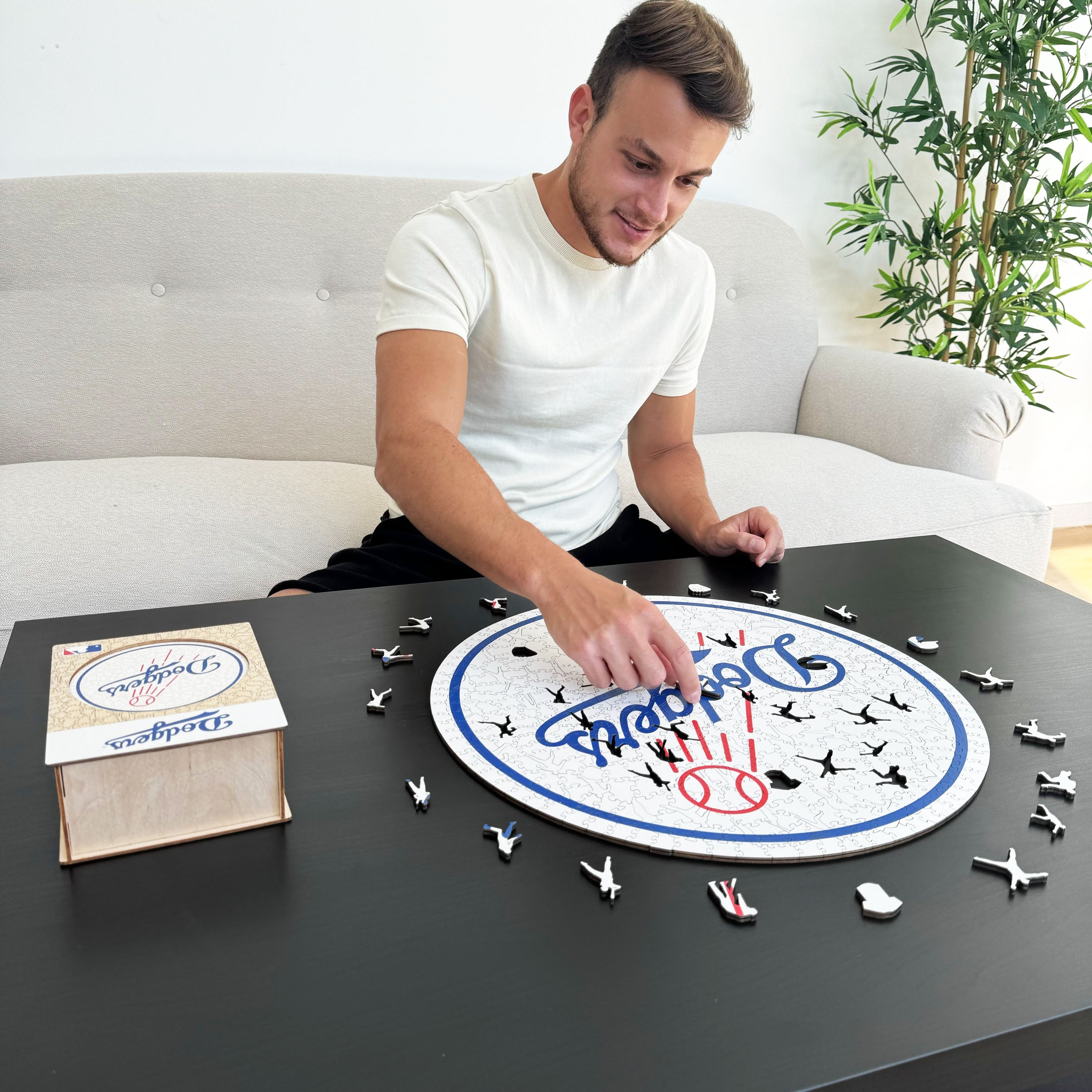 Los Angeles Dodgers™ - Wooden Puzzle – Iconic Puzzles
